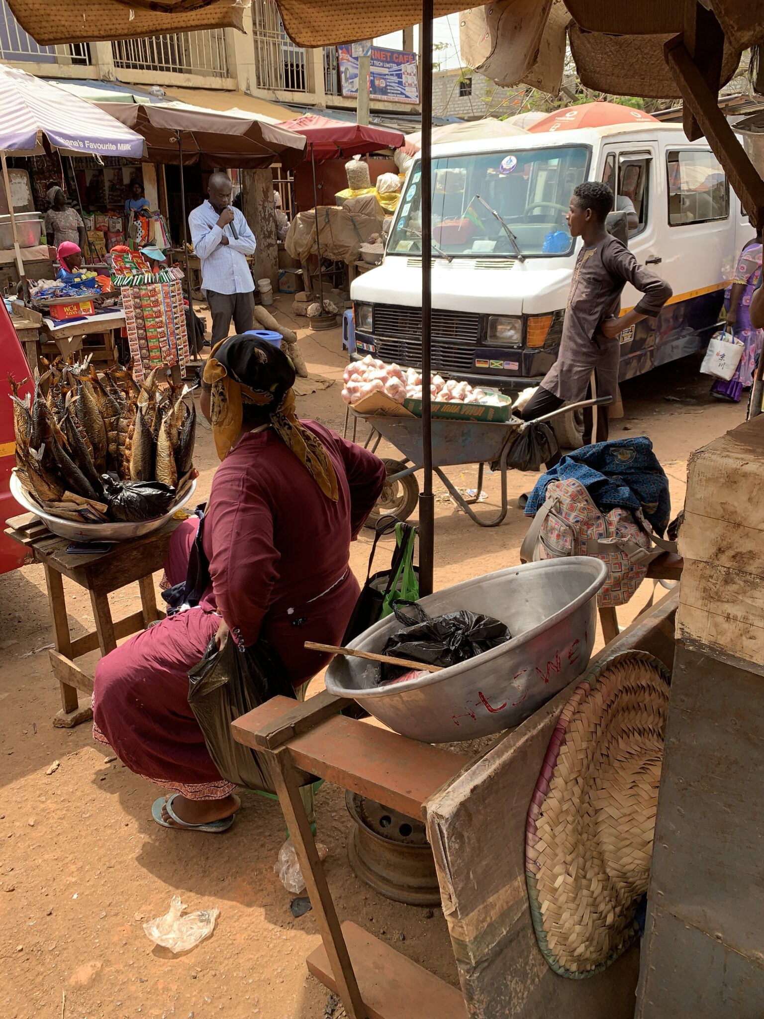 Exploring Makola Market in Accra - Being Christina Jane