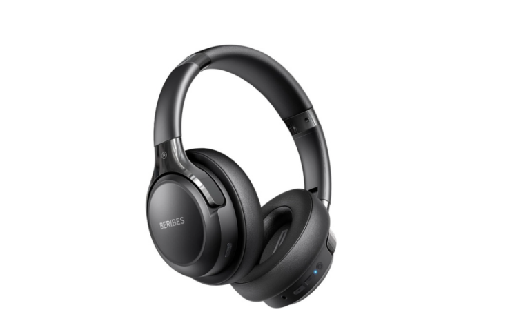 50 Women Travel Essentials to Consider Bringing on Your Next Trip ...